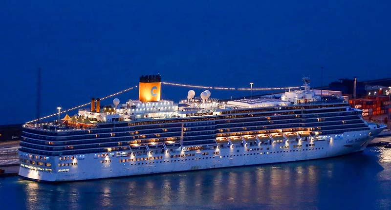 Servicios Especializados: Tours, cruceros, vuelos, hoteles.